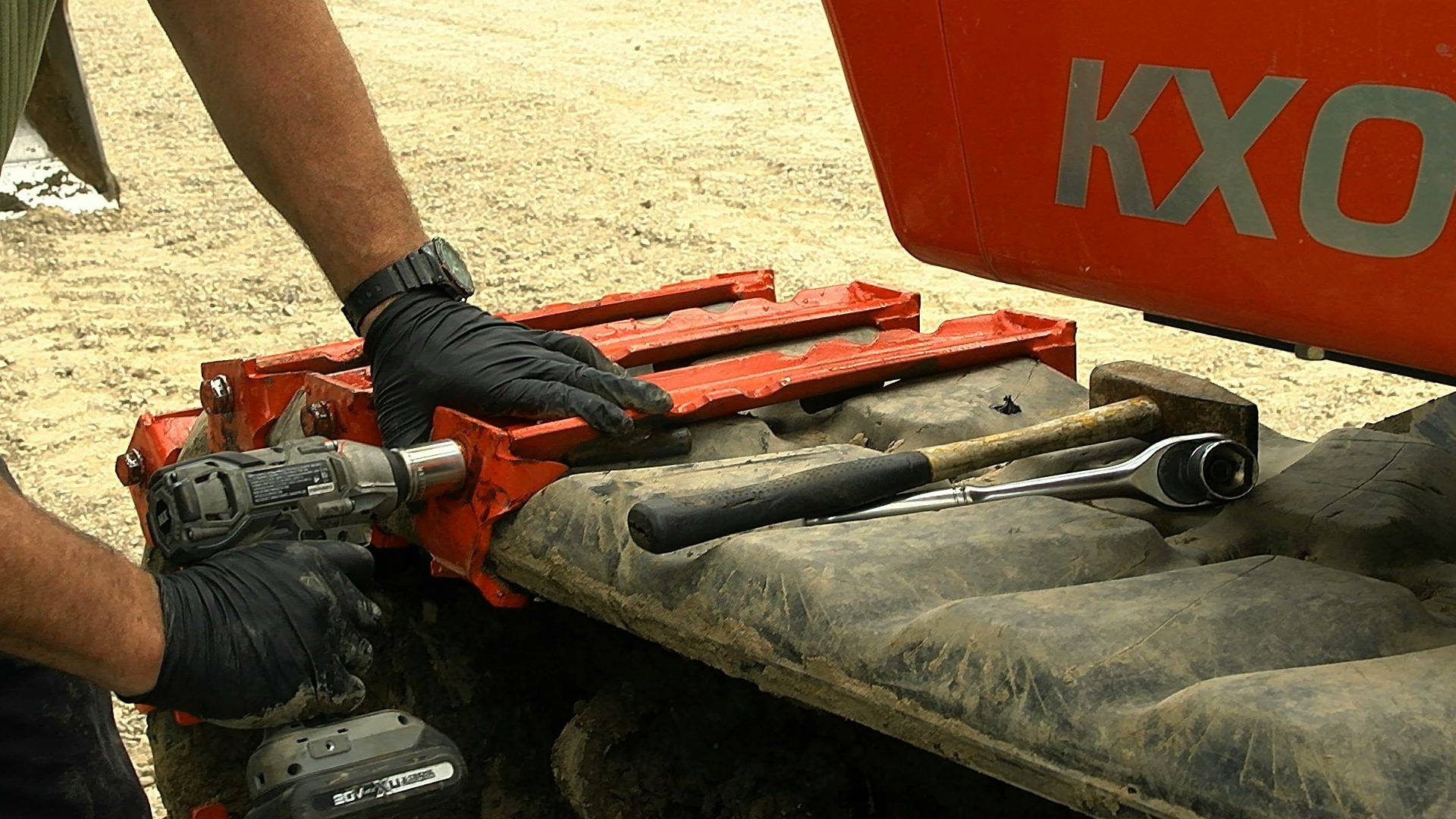 Trak Lynx - Professional Traction Bars for Tracked Equipment | Trak Lynx