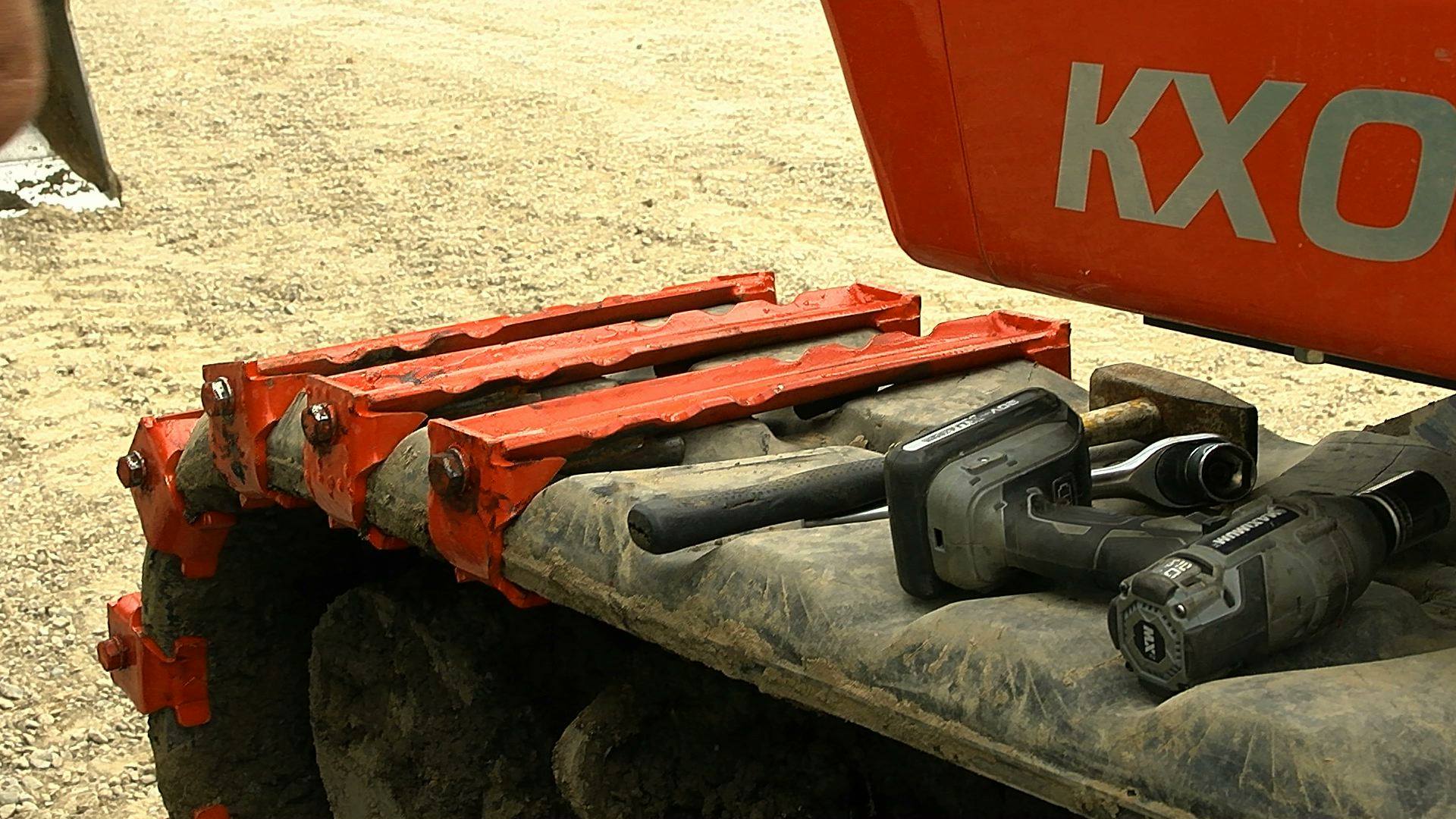 Trak Lynx - Professional Traction Bars for Tracked Equipment